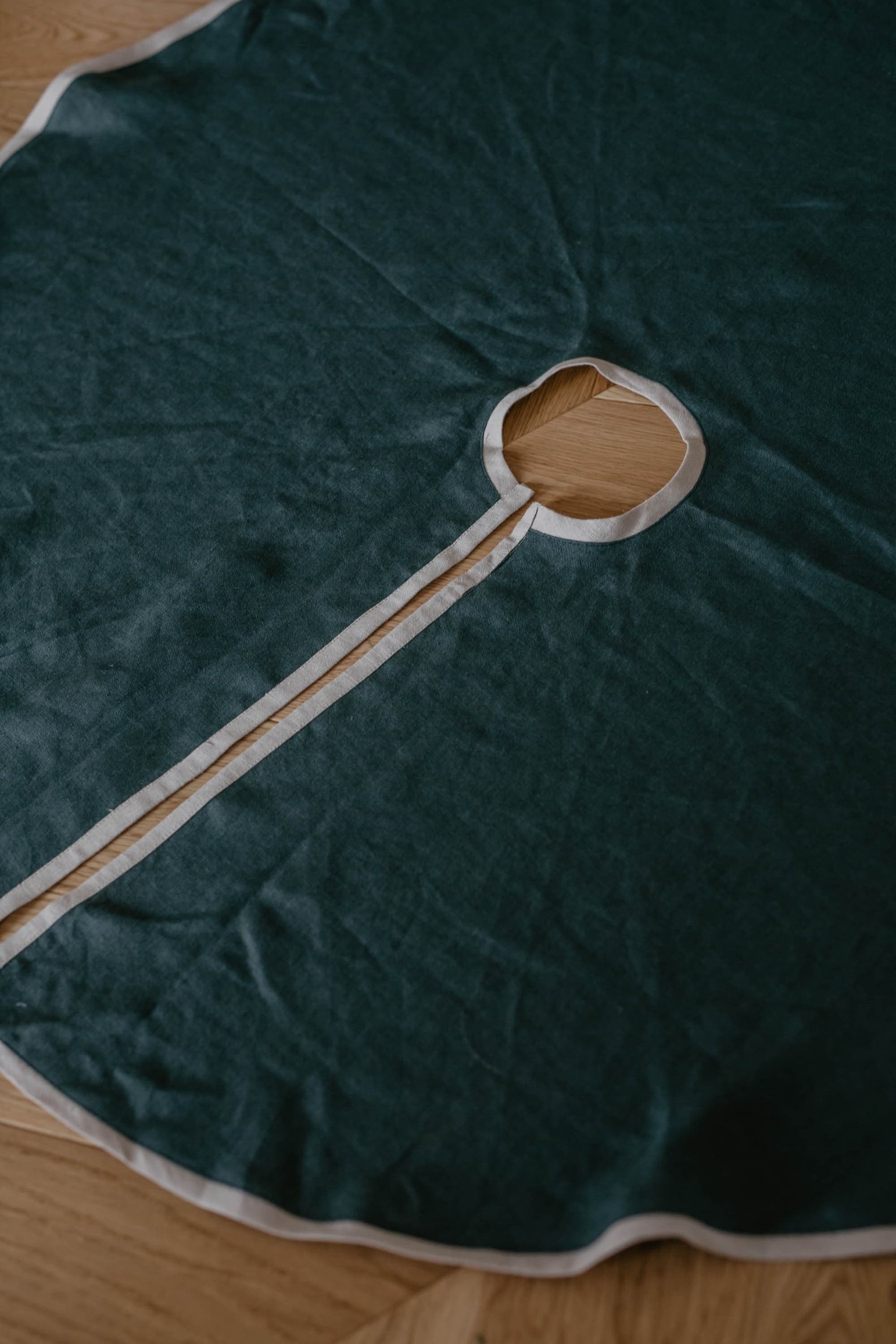 Linen Christmas Tree Skirt | Laumė linen
